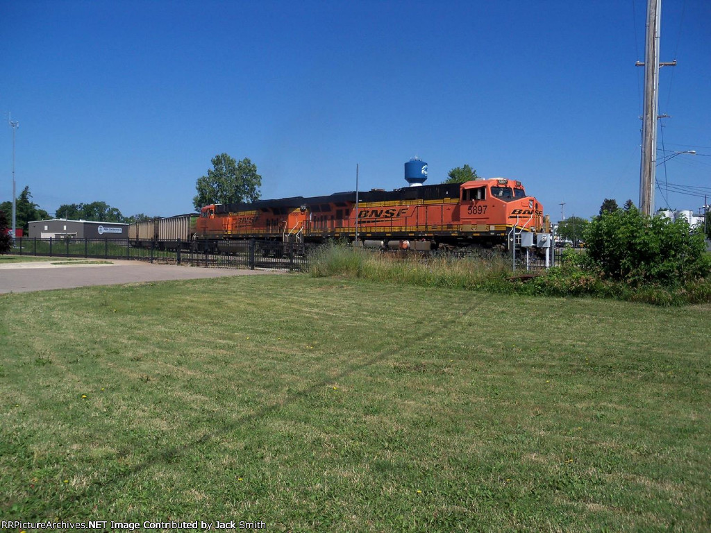 BNSF 5897